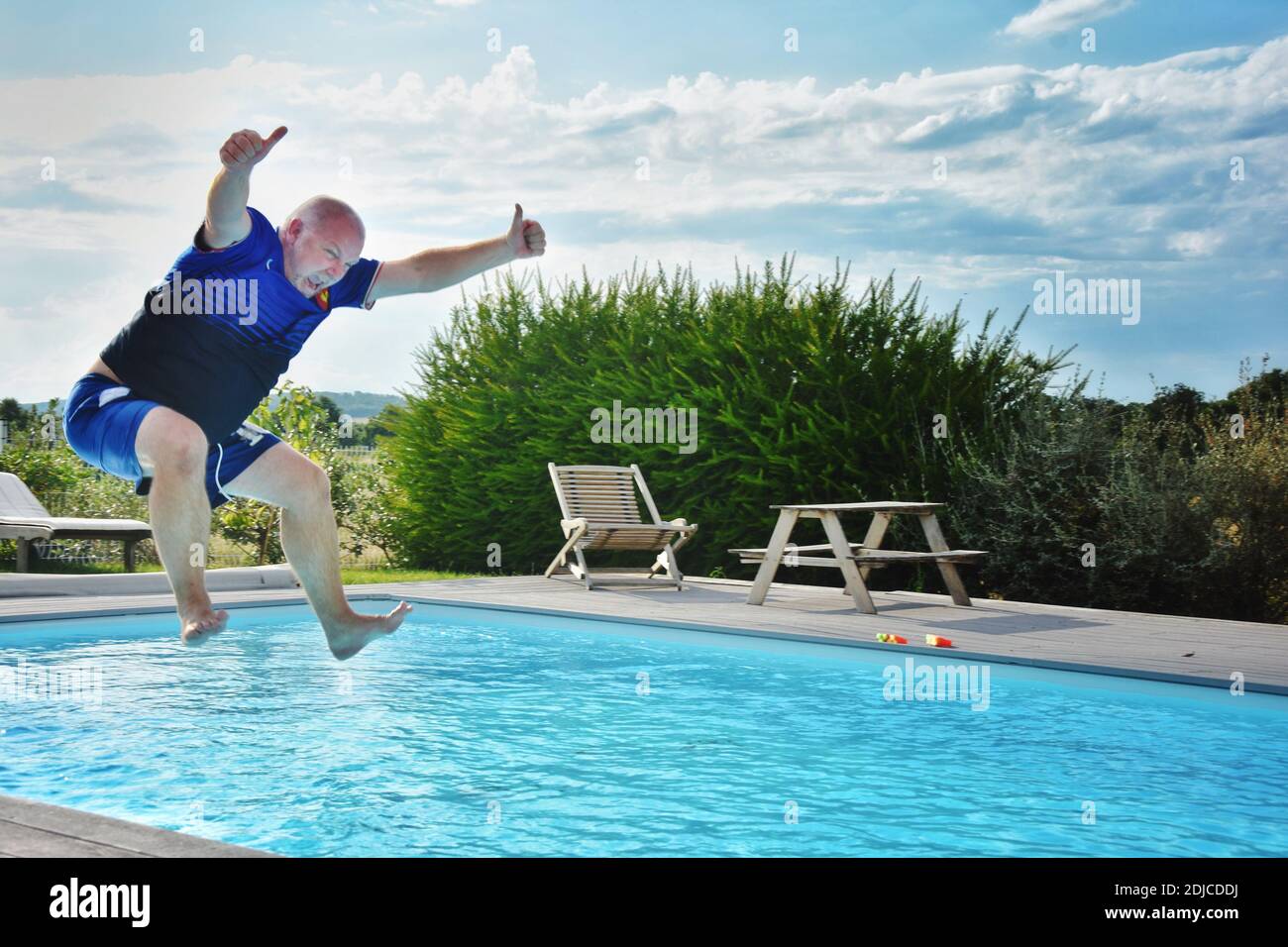 Man jumping in swimming pool day hi-res stock photography and images ...
