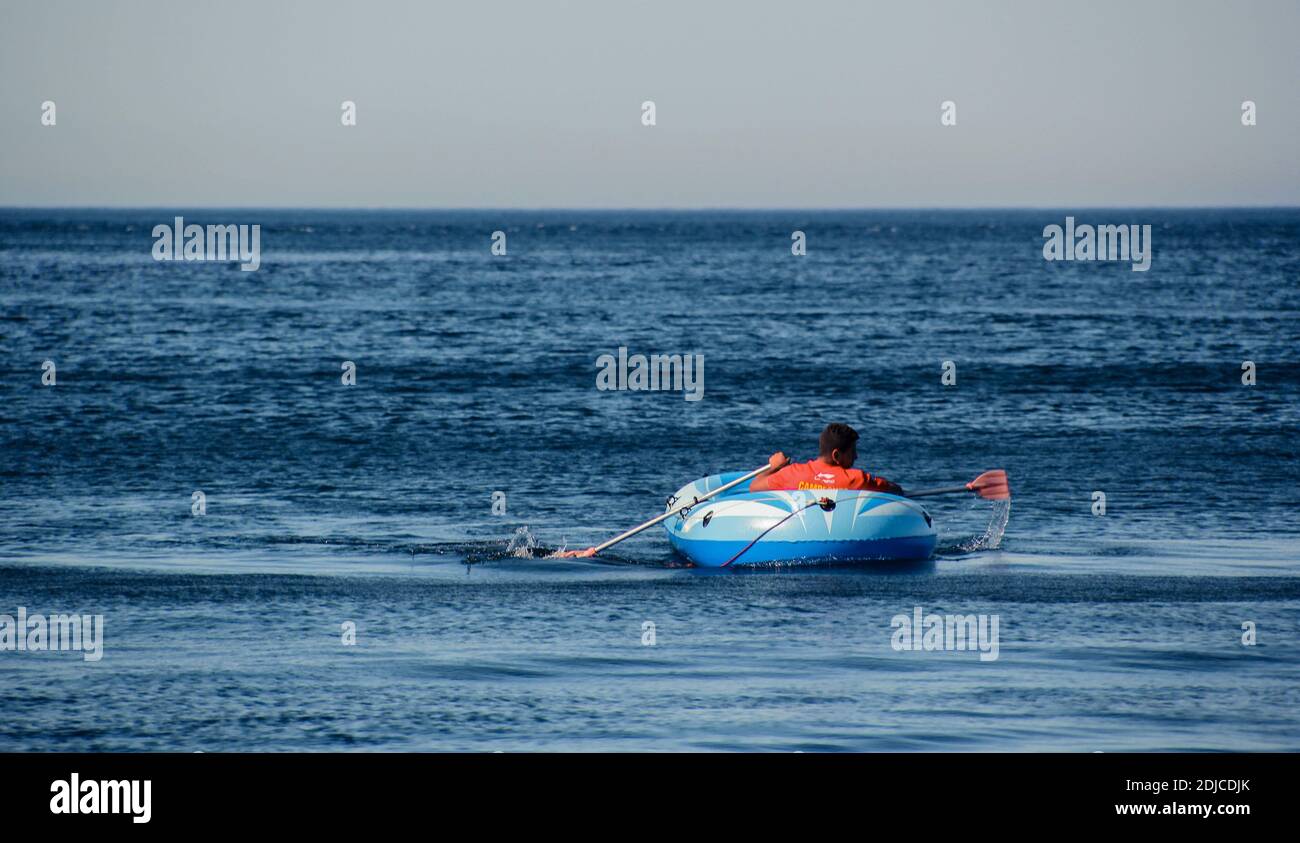 20 man life raft hi-res stock photography and images - Alamy
