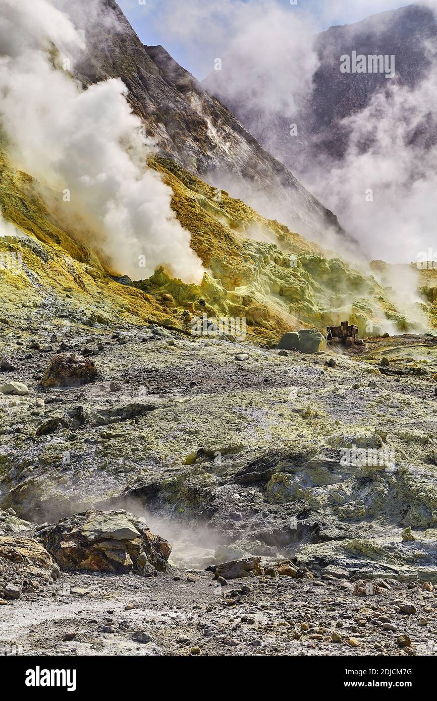 White island volcano new zealand hi-res stock photography and images ...