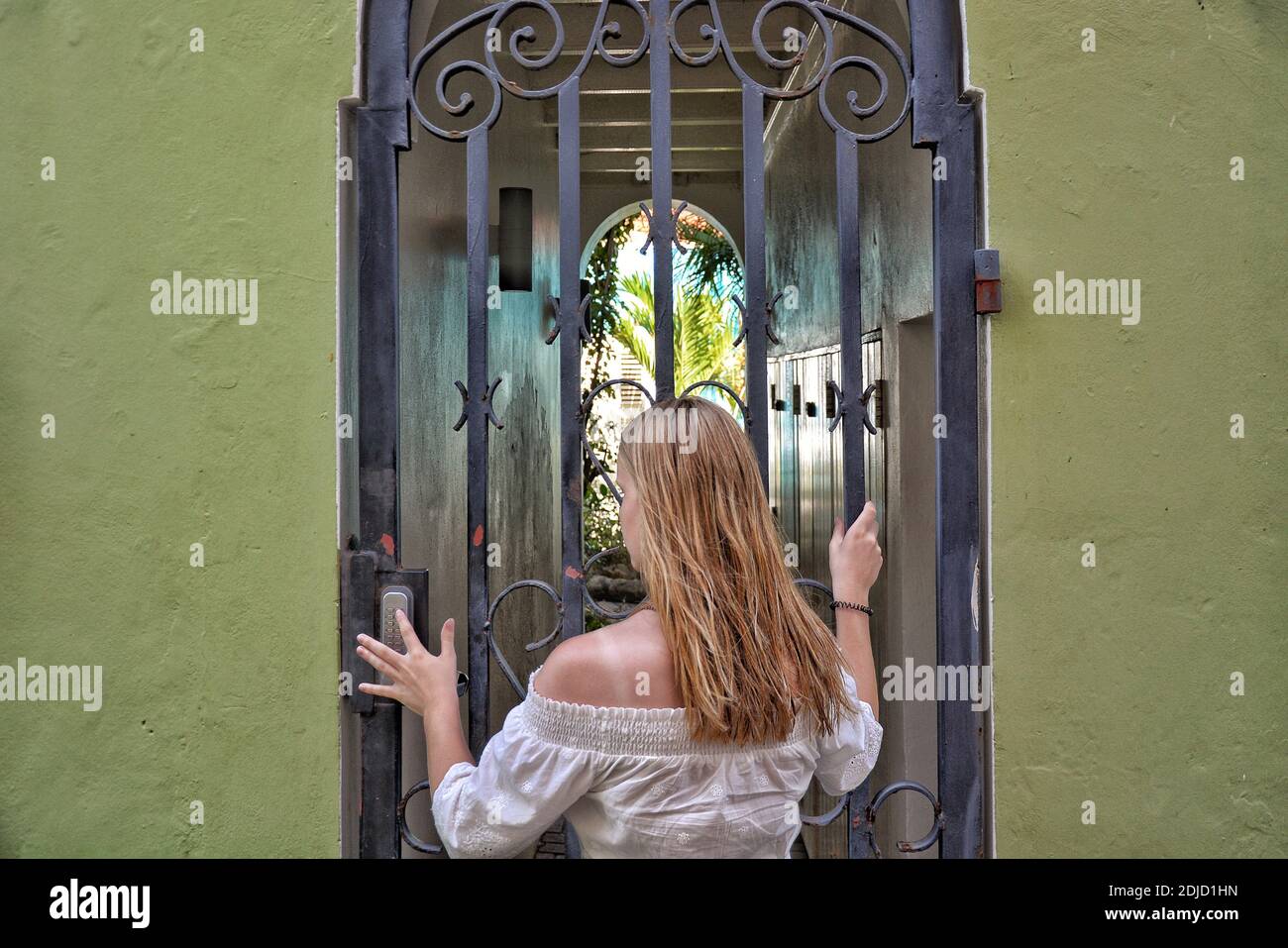 Girls in front of the gate hi-res stock photography and images - Alamy