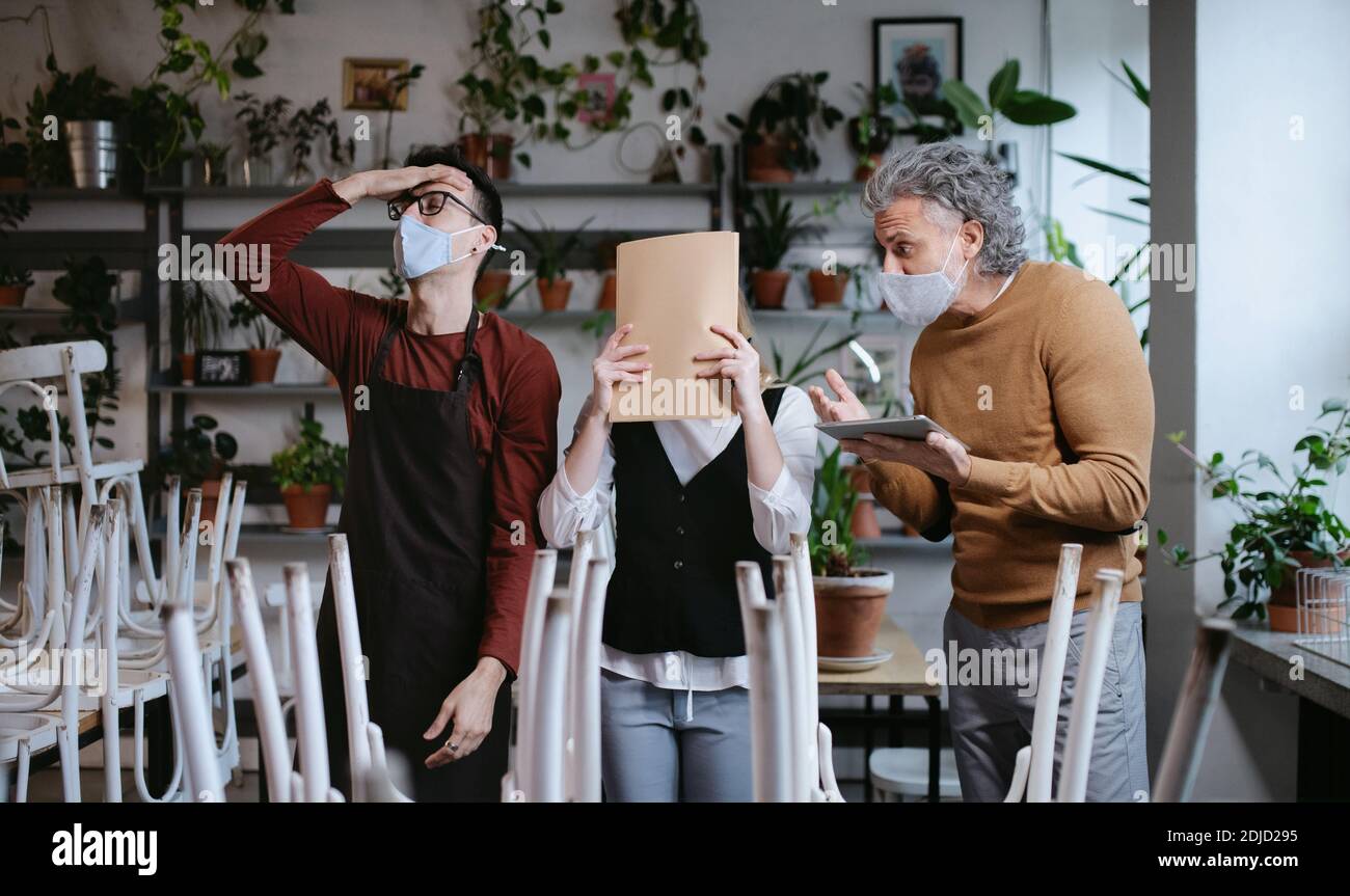 Restaurant manager angry hi-res stock photography and images - Alamy