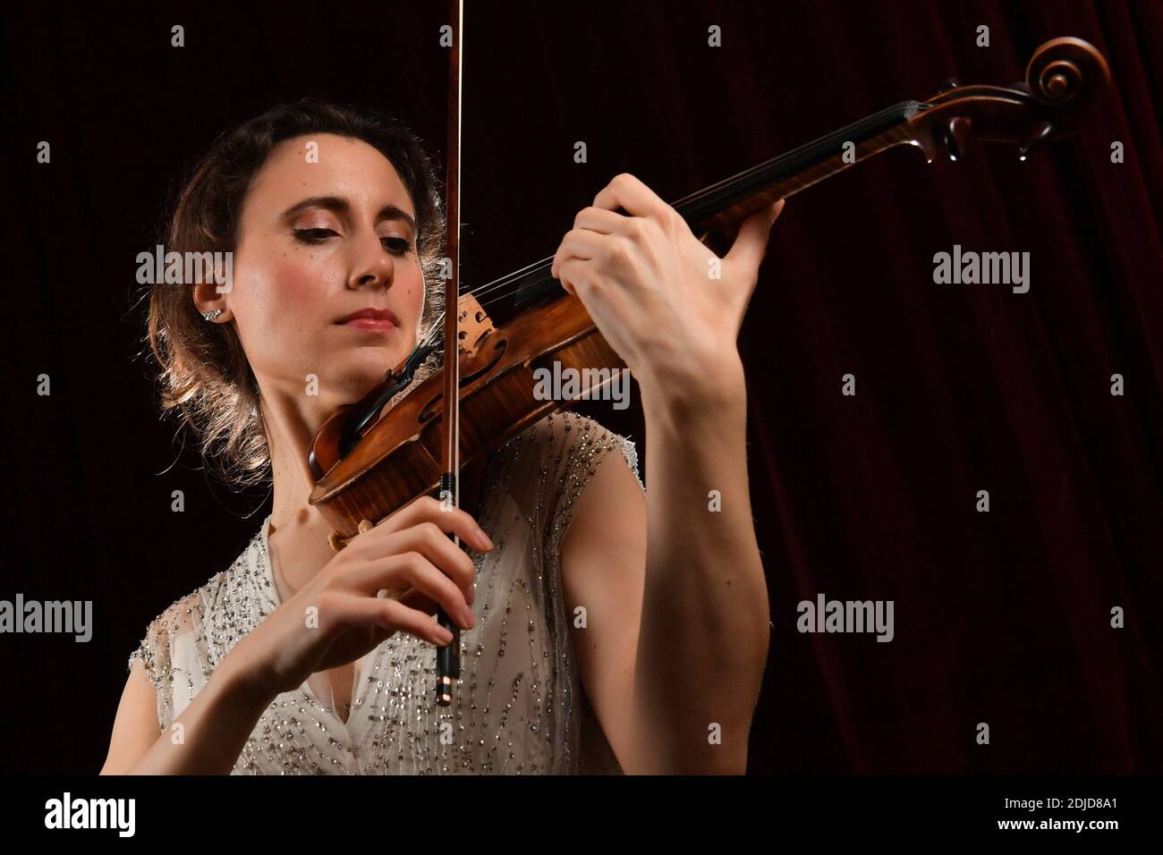 Free soloist hi-res stock photography and images - Alamy