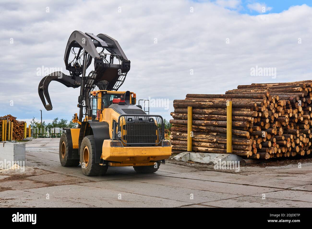 Grapple plant hi-res stock photography and images - Alamy