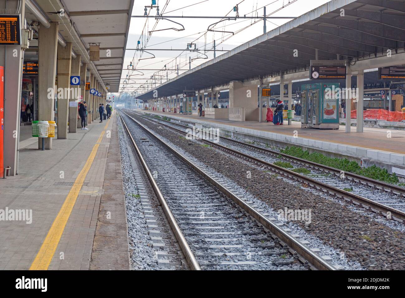 Empty tracks hi-res stock photography and images - Alamy