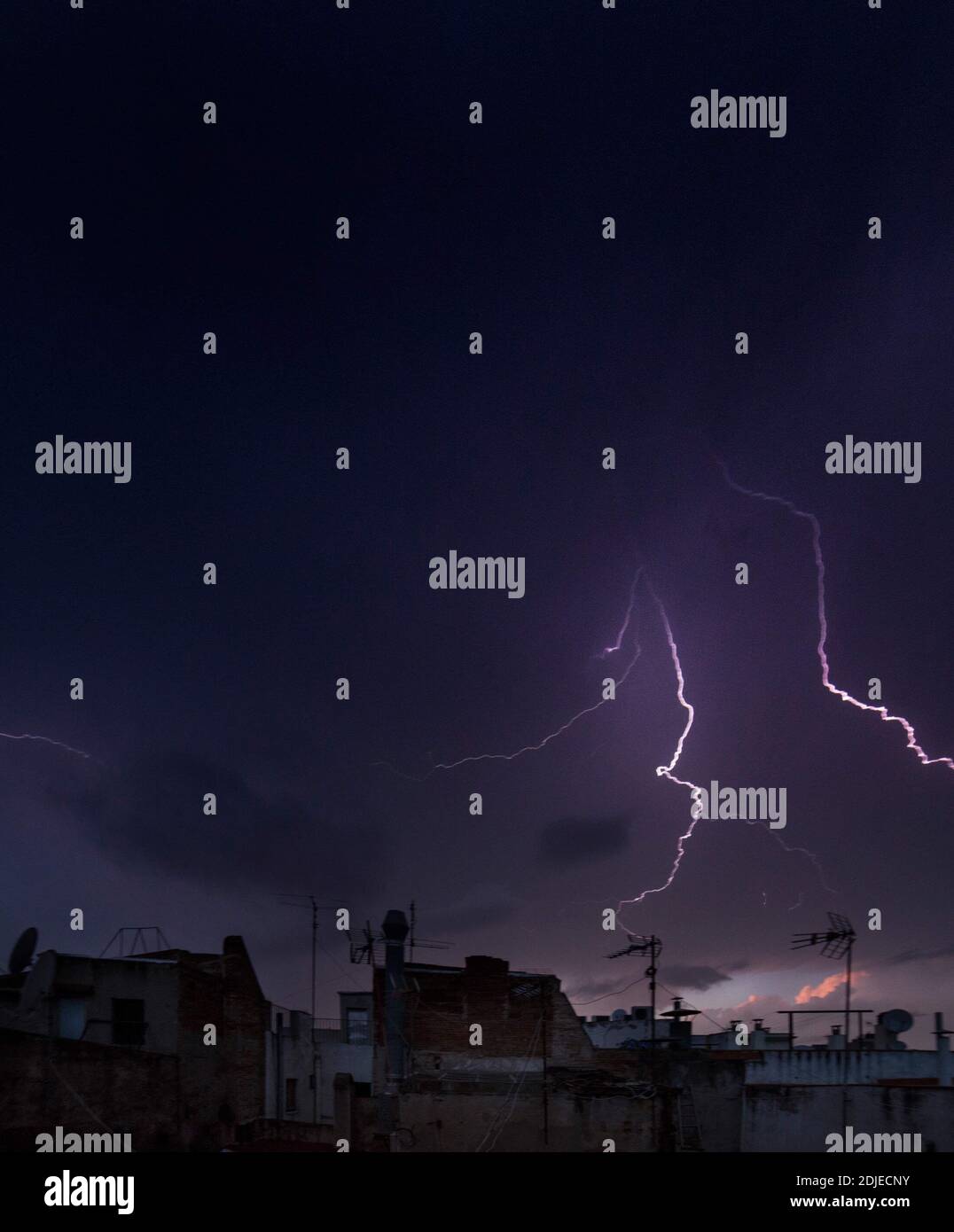 Lightning over buildings hi-res stock photography and images - Alamy