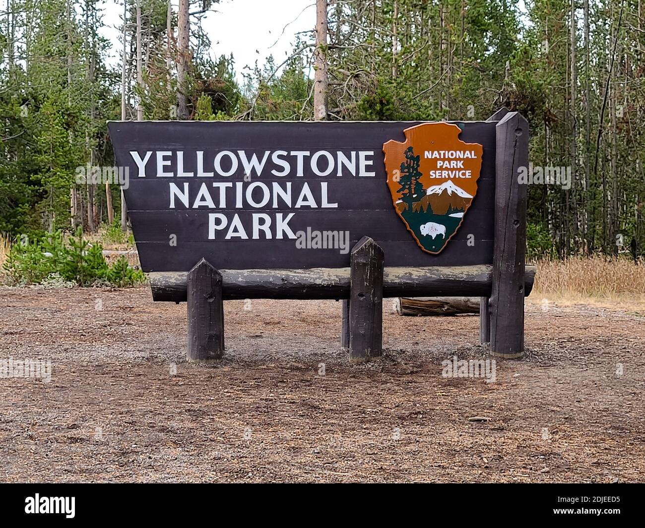 Yellowstone national park sign hi-res stock photography and images - Alamy