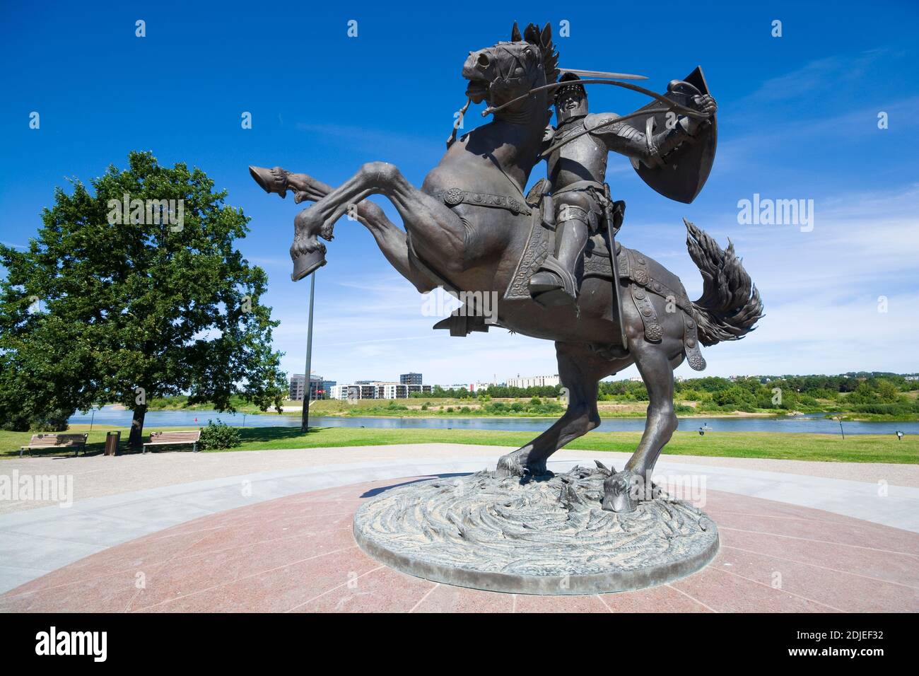 Knight statue by medieval Kaunas castle, Lithuania Stock Photo - Alamy