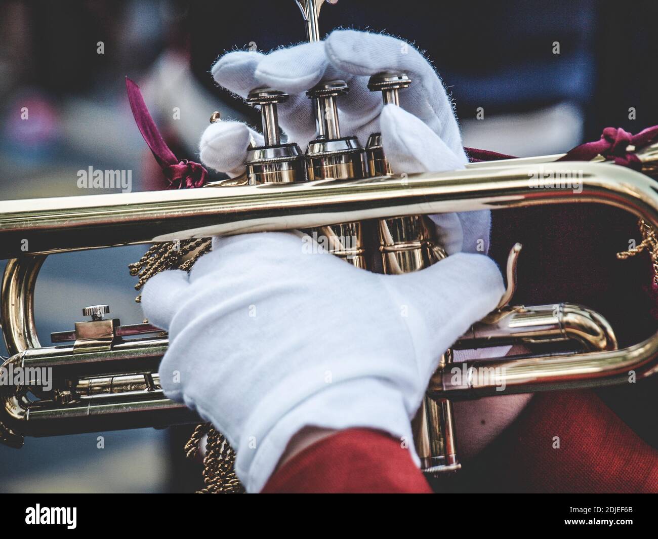 Playing trumpet one hand hi-res stock photography and images - Alamy