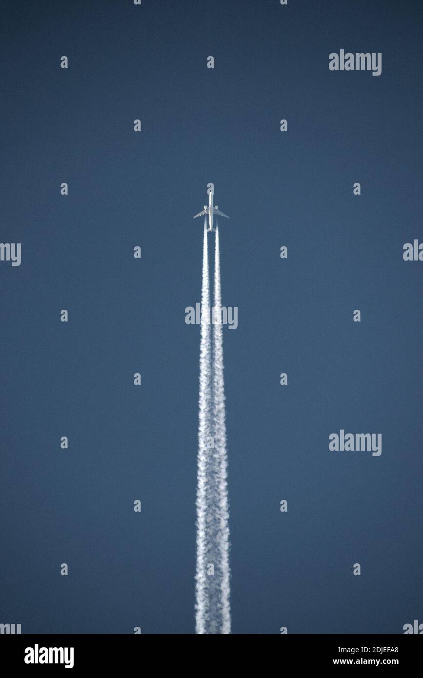 Vapor wake hi-res stock photography and images - Alamy