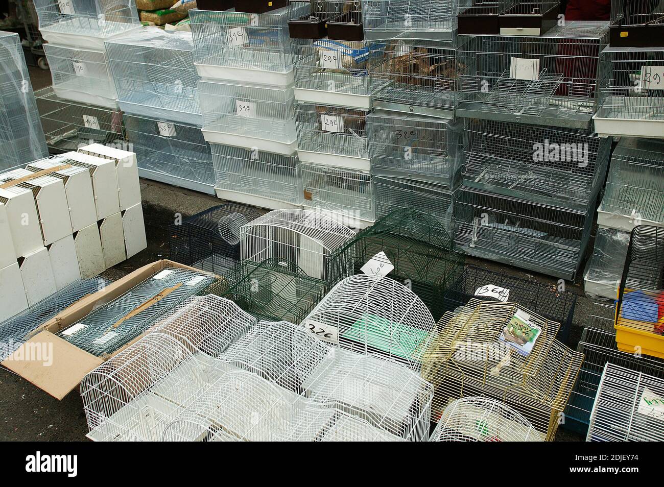 The Bird Market, Ile de la Cite in Paris Stock Photo - Alamy