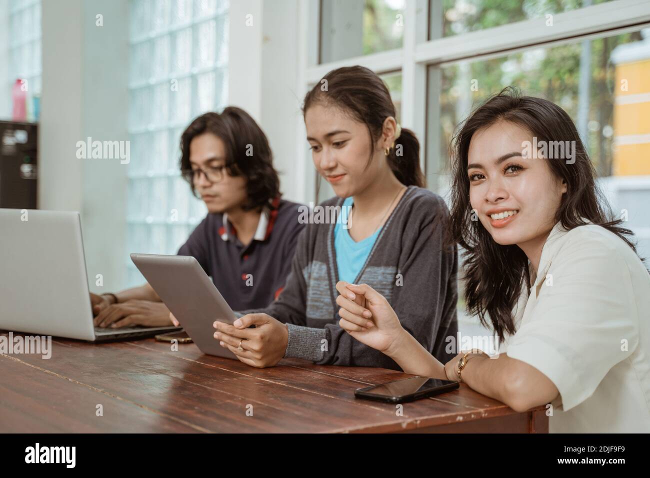 Portrait students working in groups in the small work space table Stock ...