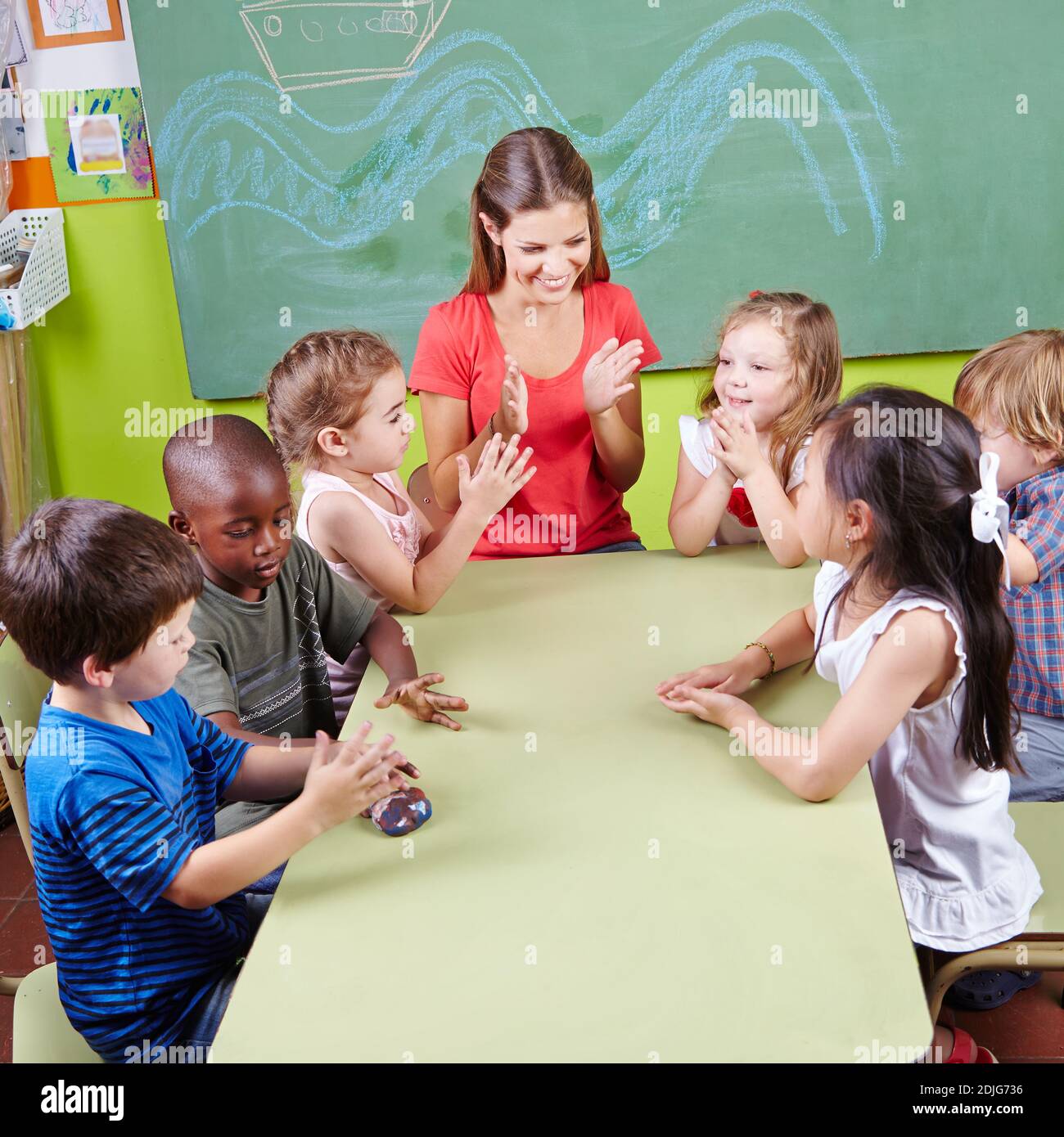 Elementary teacher clapping hi-res stock photography and images - Alamy