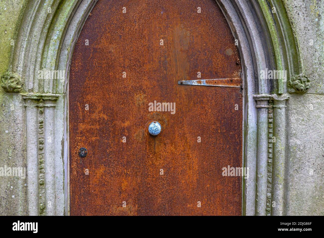 London/UK. 12.2.20. An old crypt door in the atmospheric western part ...