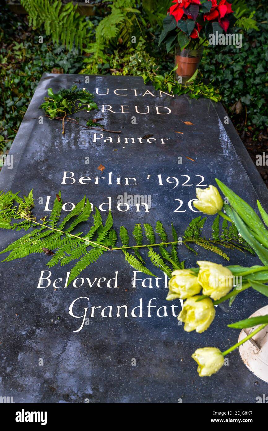 London/UK. 12.2.20. The grave of Lucien Freud in the atmospheric ...