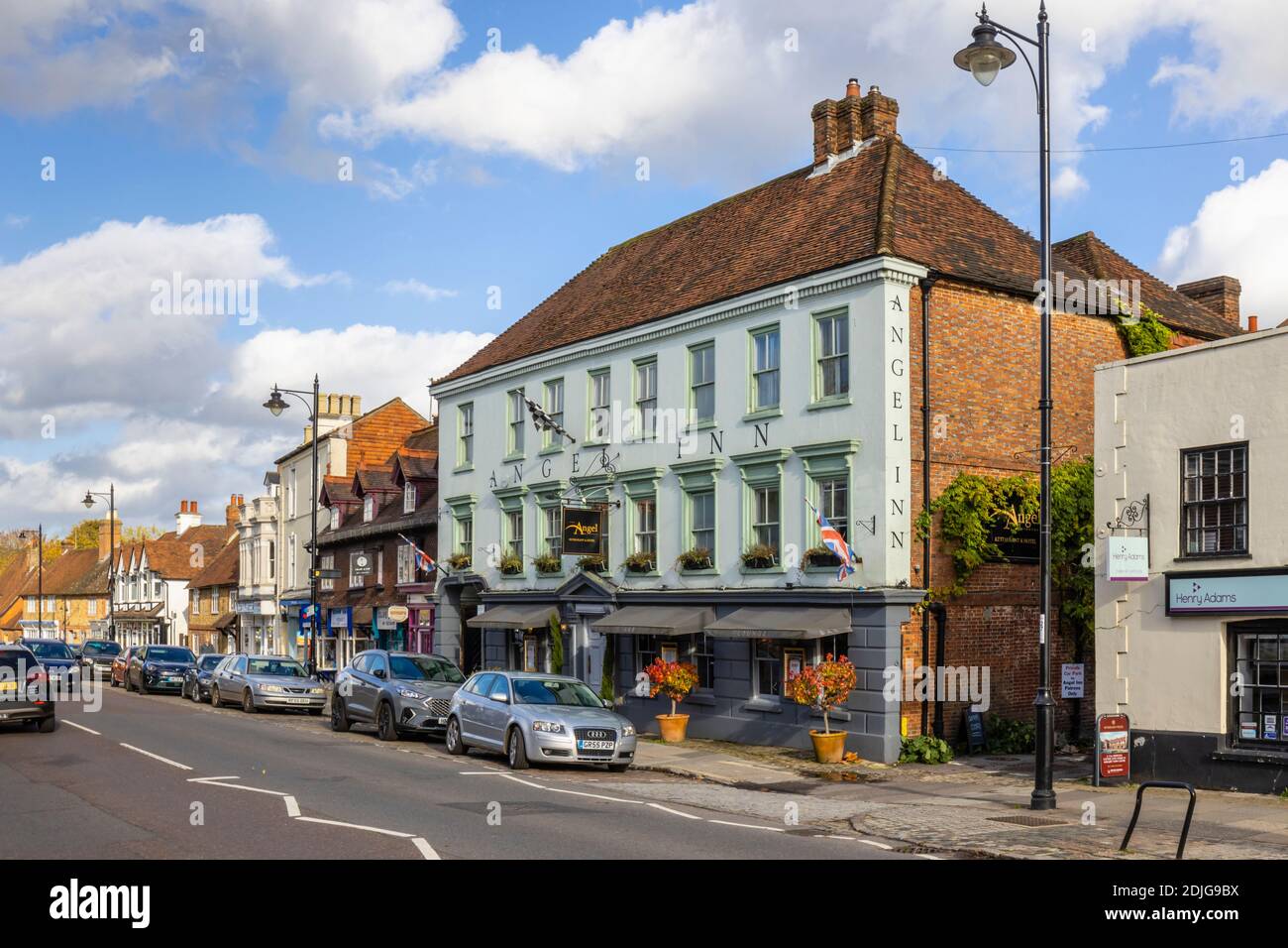 Public shopping area sky hi-res stock photography and images - Alamy