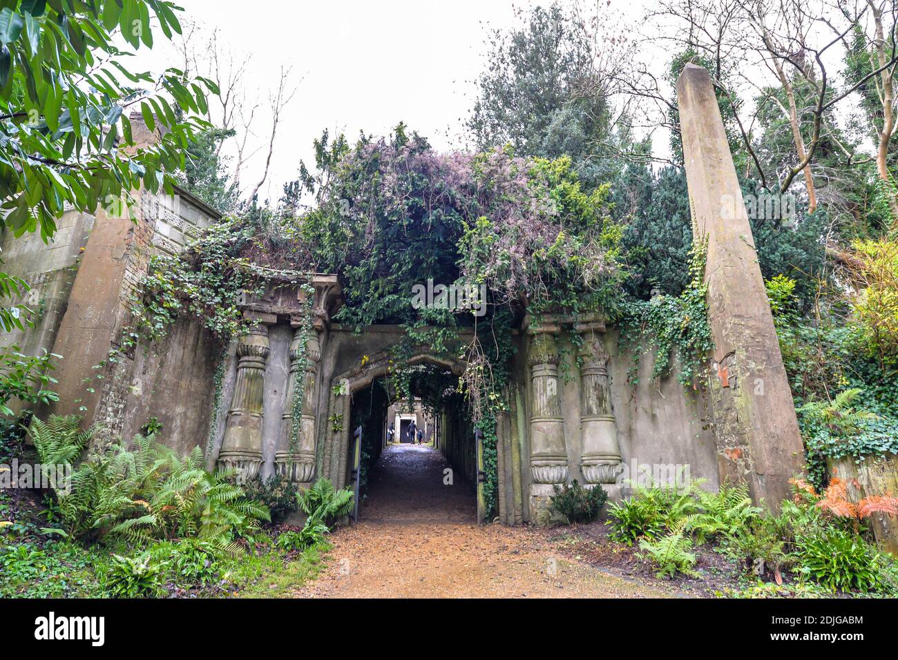 Highgate cemetery egyptian avenue hi-res stock photography and images ...