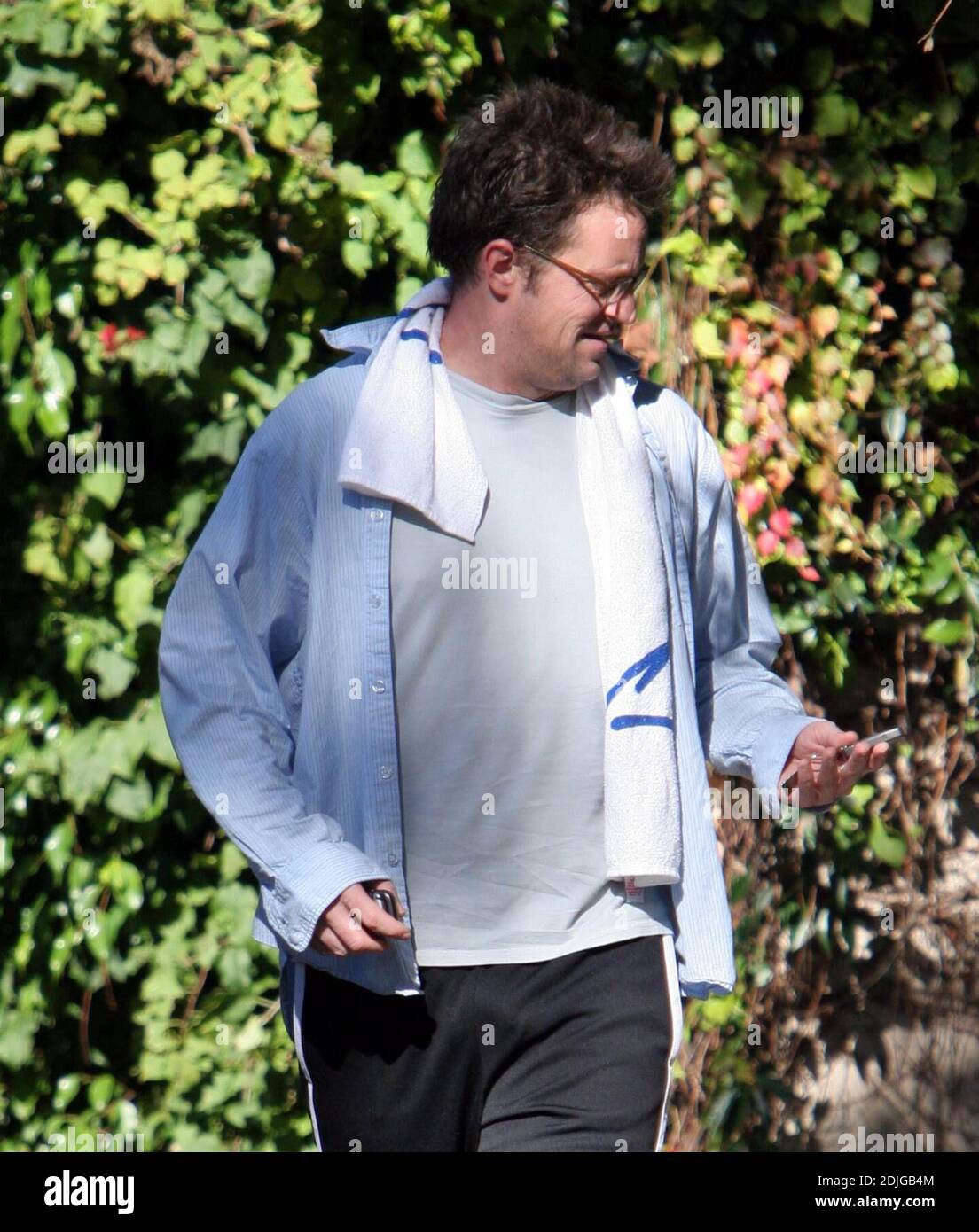 Matthew Perry, wearing glasses, works off some holiday pounds at a gym ...