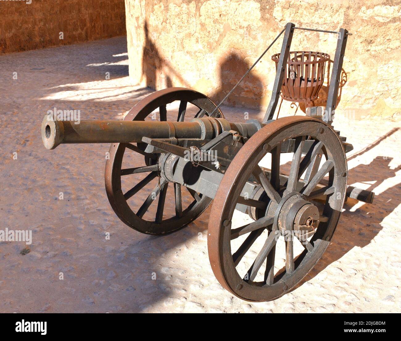 Artillery wheel hi-res stock photography and images - Alamy