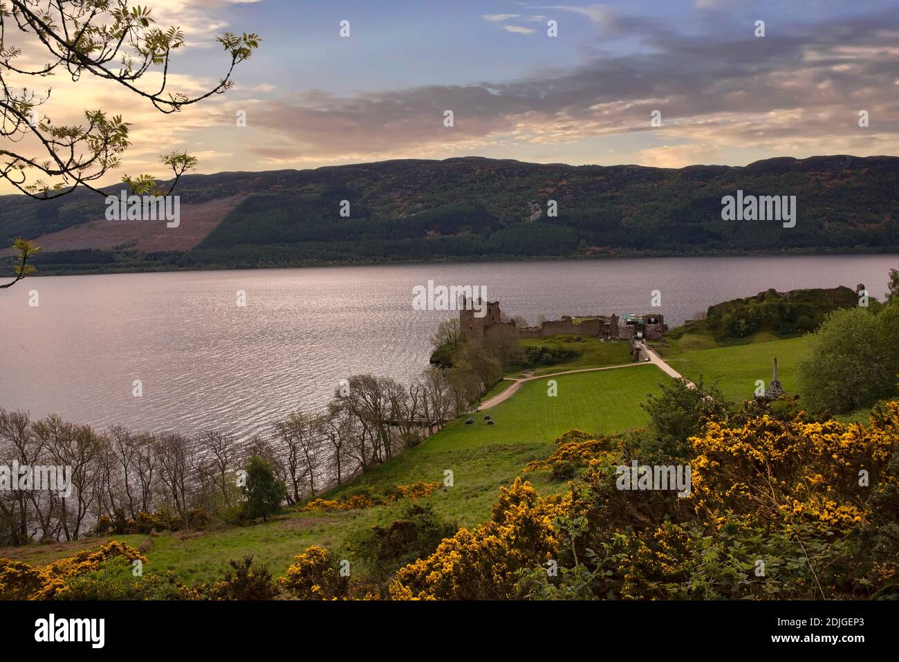 Loch river hi-res stock photography and images - Alamy