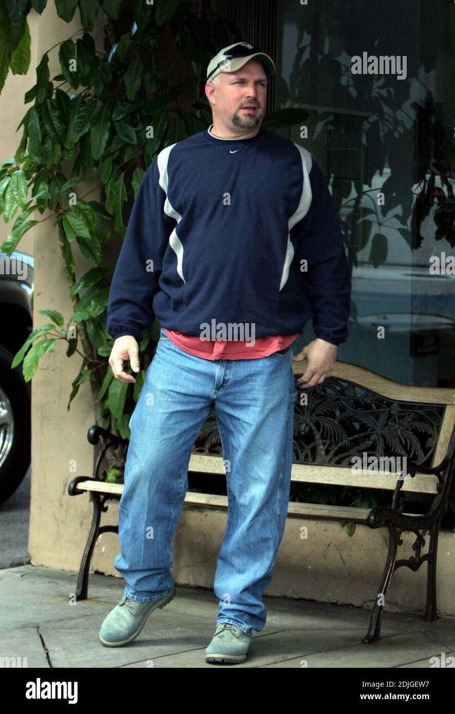 Exclusive!! Country singer Garth Brooks goes to Jerry's Famous Deli in ...