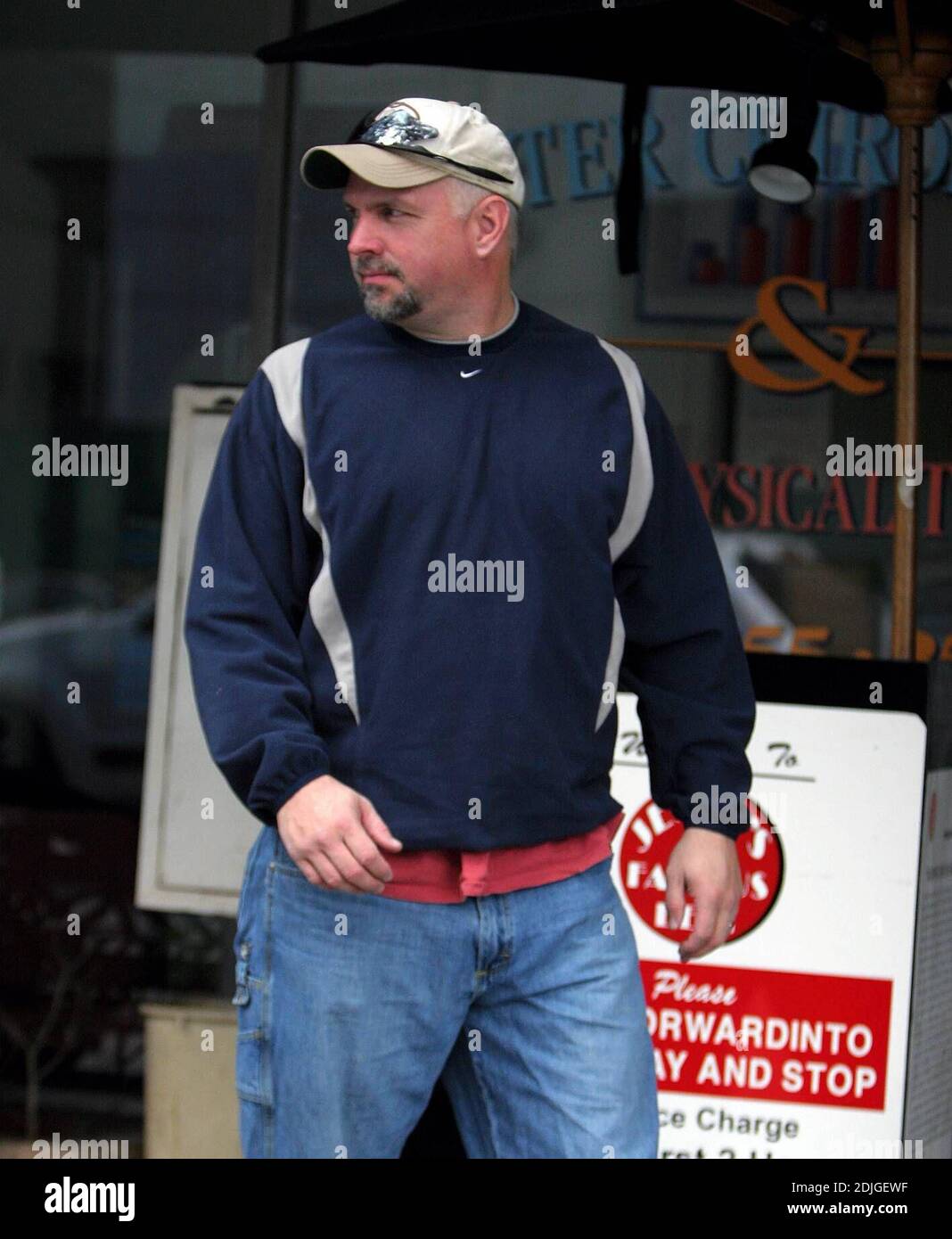 Exclusive!! Country singer Garth Brooks goes to Jerry's Famous Deli in ...