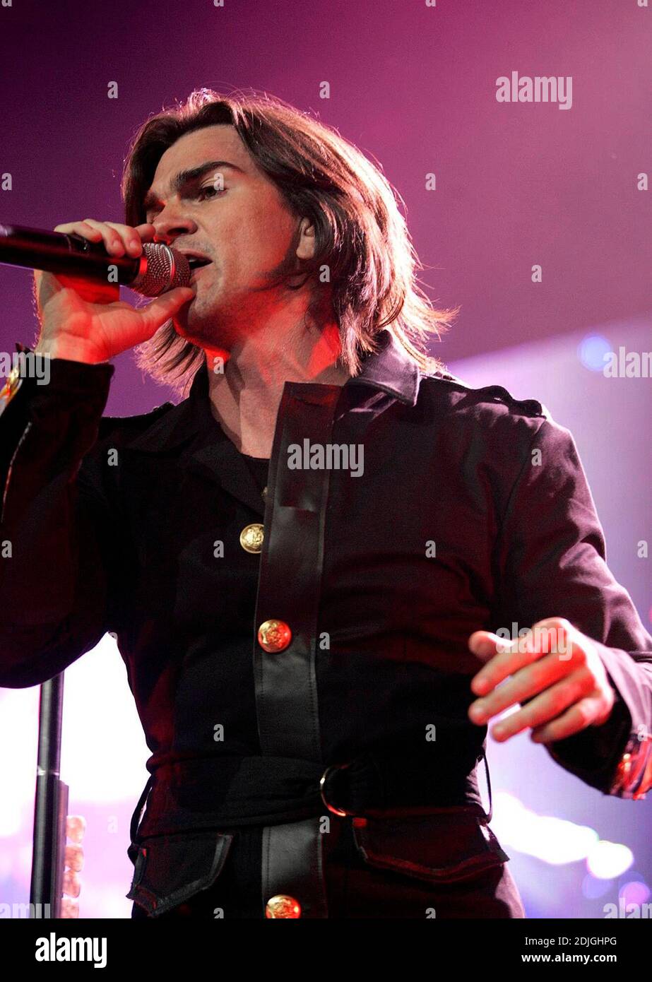 Juanes hi-res stock photography and images - Alamy
