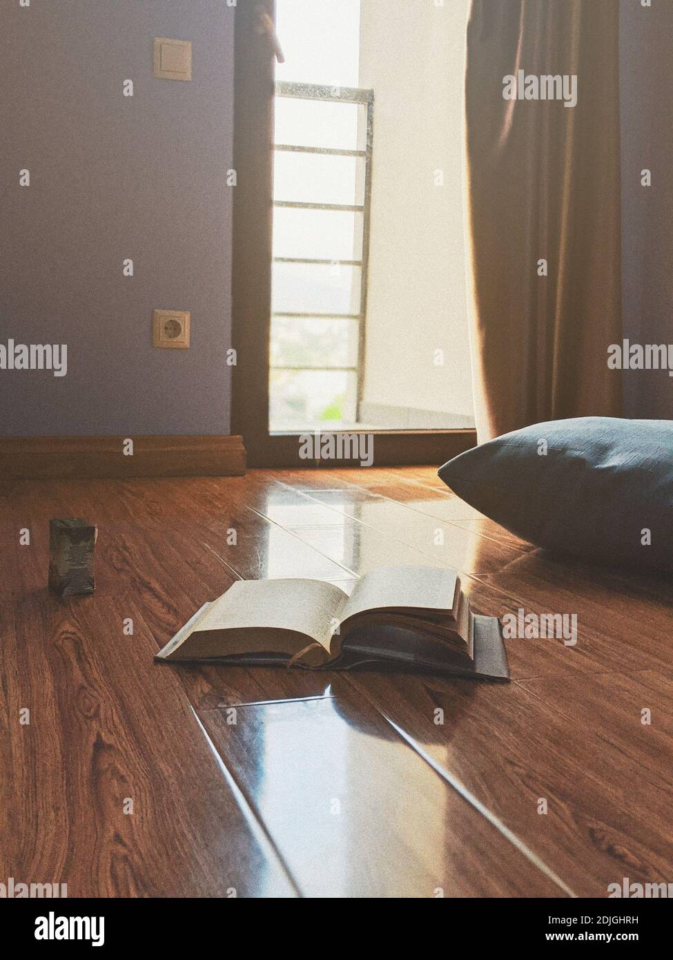 Book shine hi-res stock photography and images - Alamy