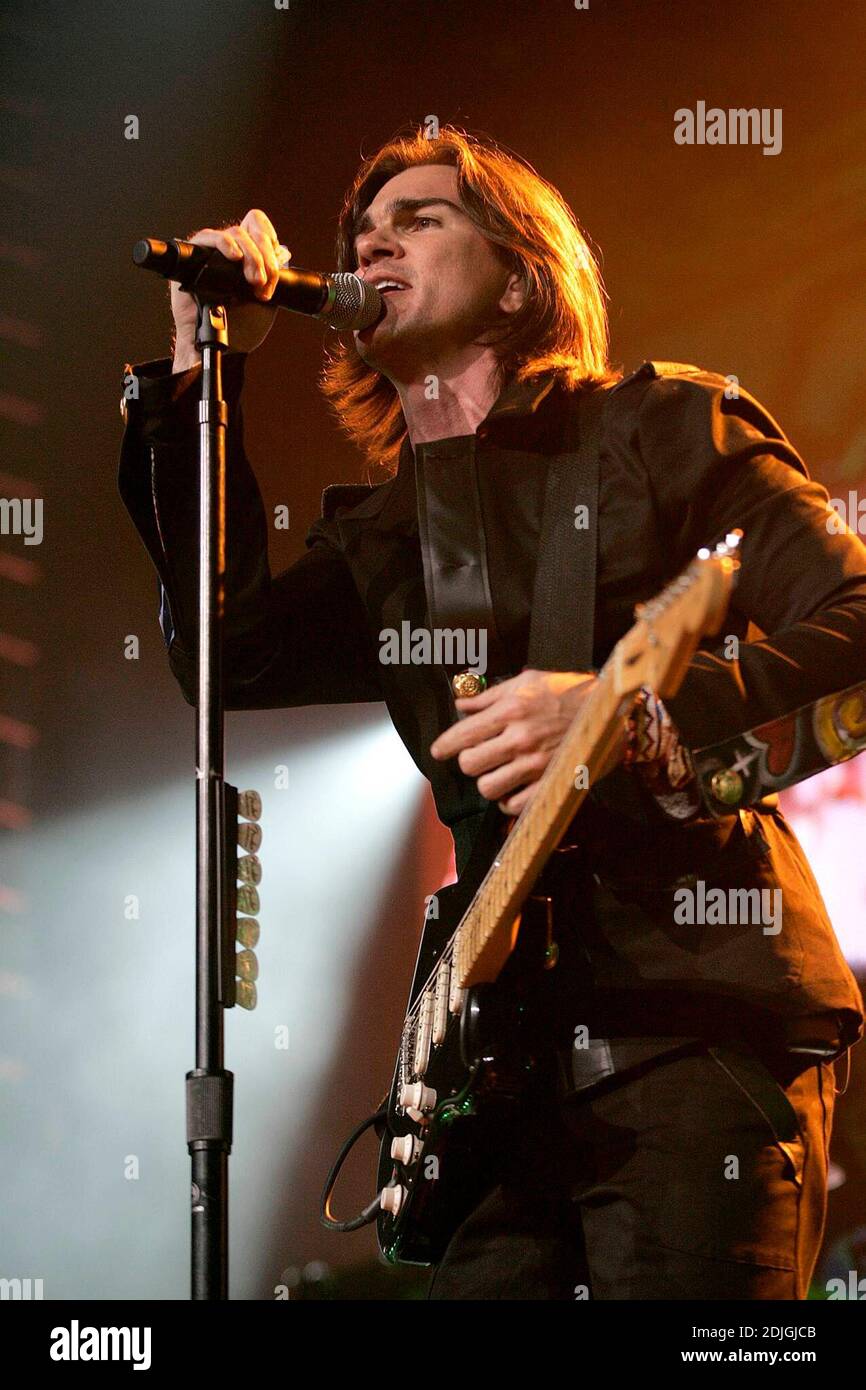 Concert guitar hi-res stock photography and images - Alamy