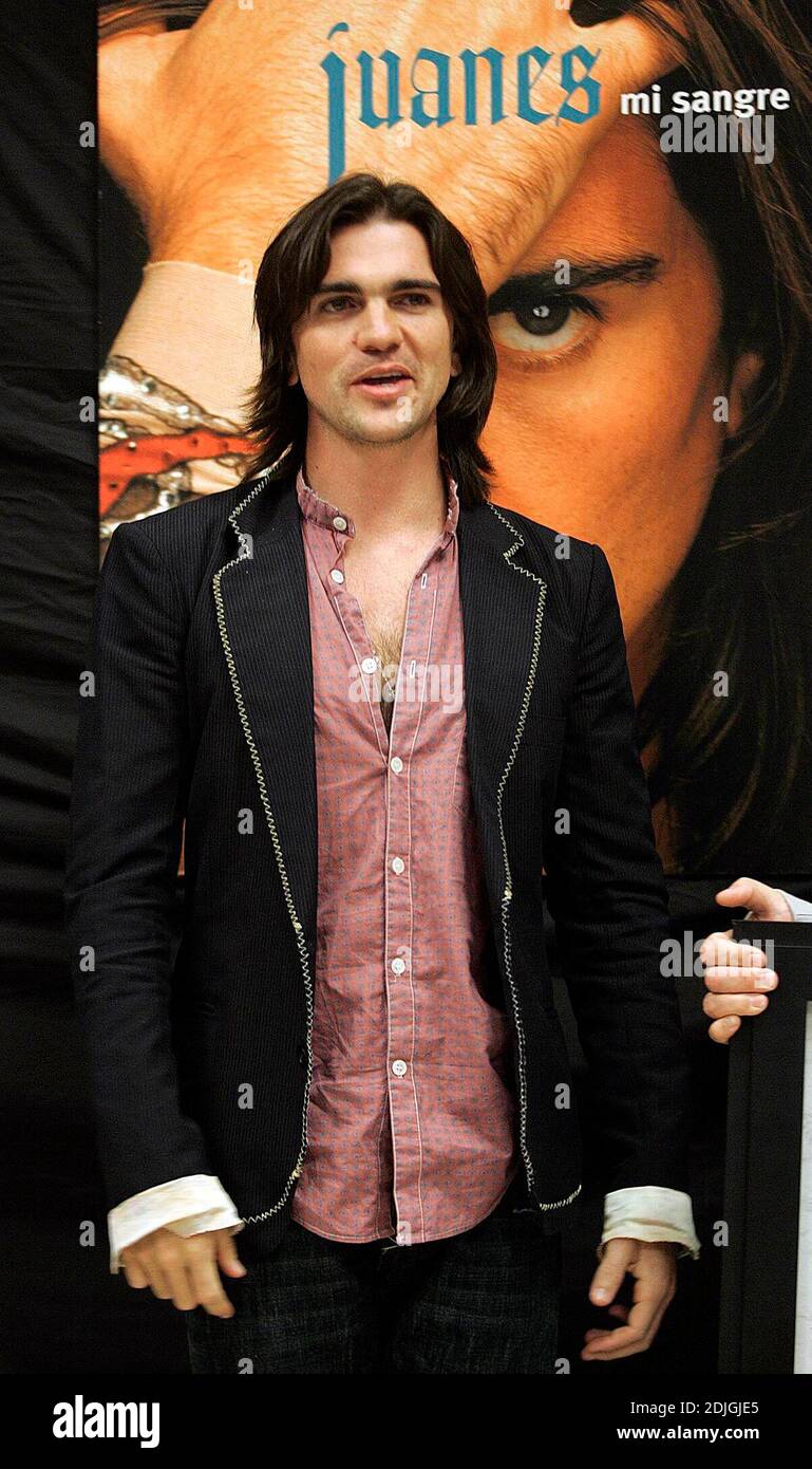 Juanes performs in concert at the Bank Atlantic Center, 1/28/06 Stock ...