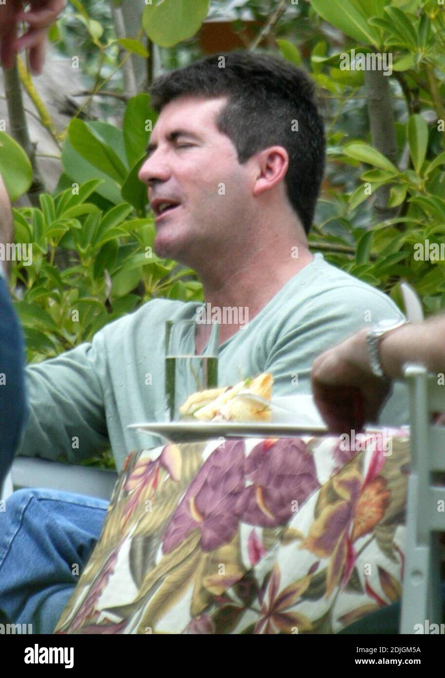 Exclusive!! Simon Cowell has lunch while attending the Sony/BMG ...