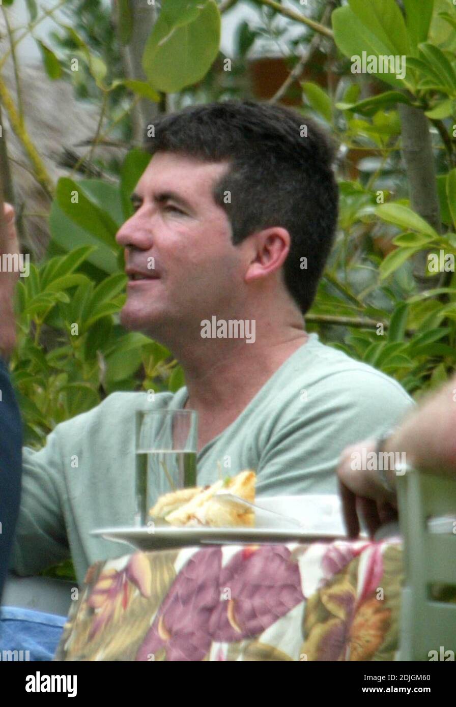 Exclusive!! Simon Cowell has lunch while attending the Sony/BMG ...