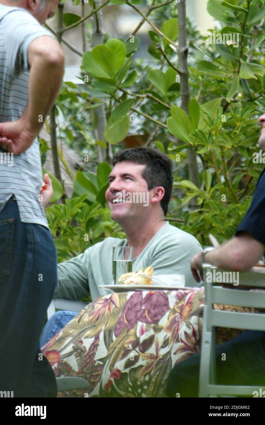 Exclusive!! Simon Cowell has lunch while attending the Sony/BMG ...
