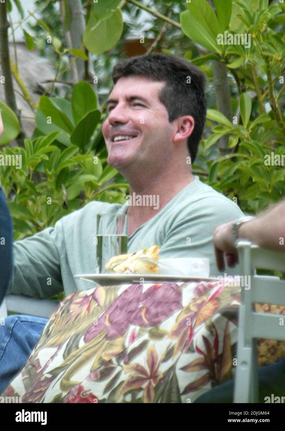 Exclusive!! Simon Cowell has lunch while attending the Sony/BMG ...
