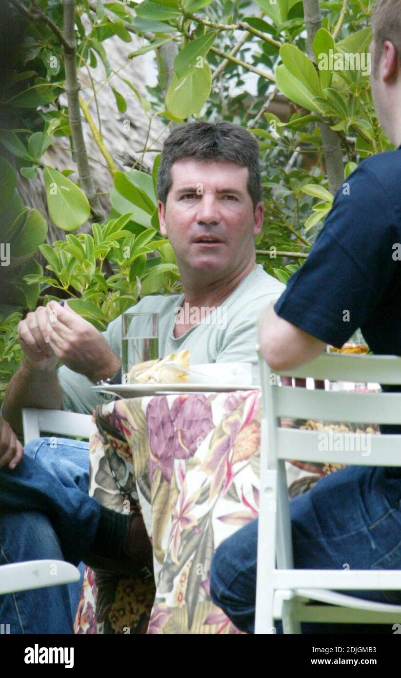 Exclusive!! Simon Cowell has lunch while attending the Sony/BMG ...