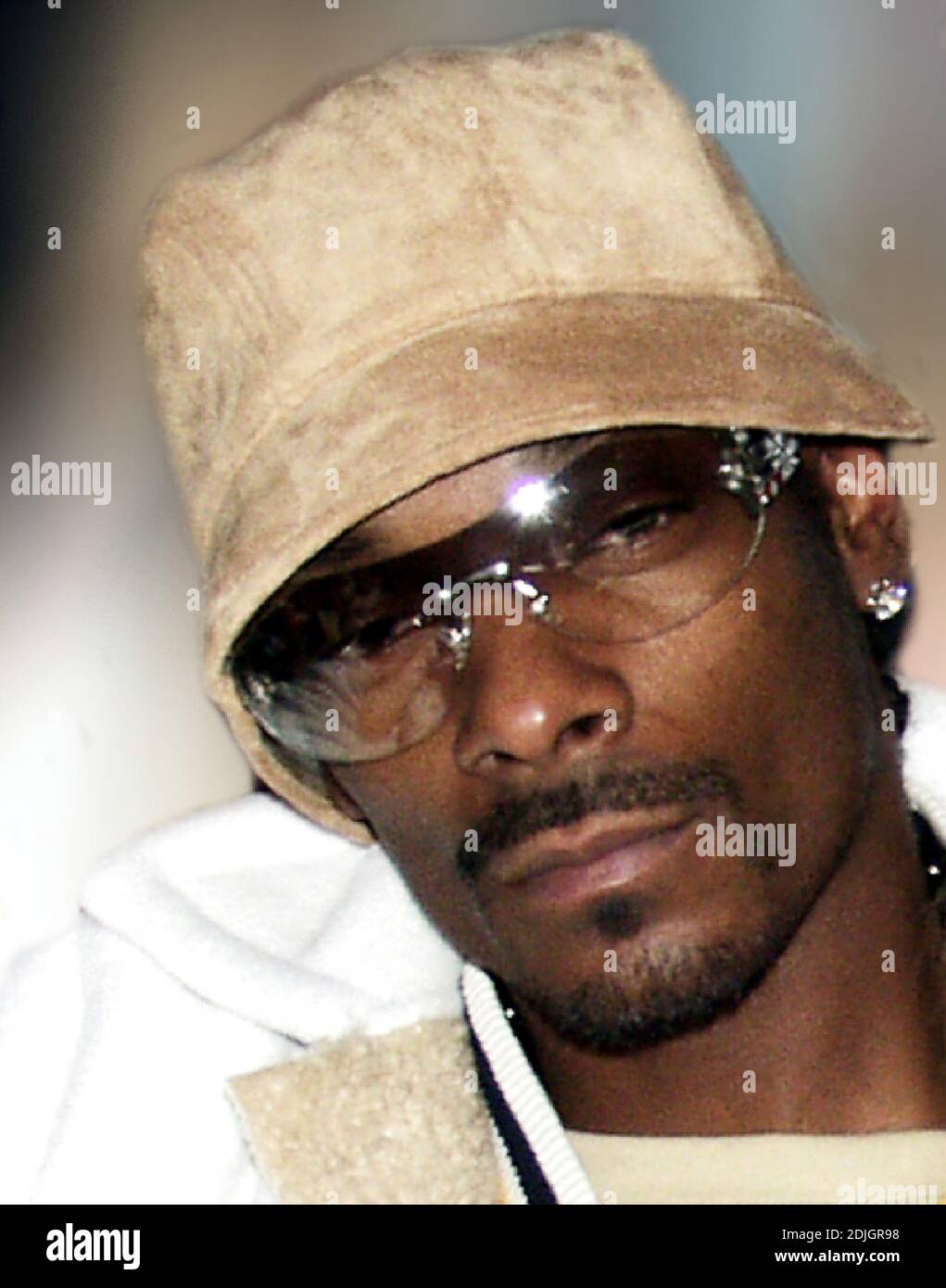 Snoop dogg not wearing glasses hi-res stock photography and images - Alamy