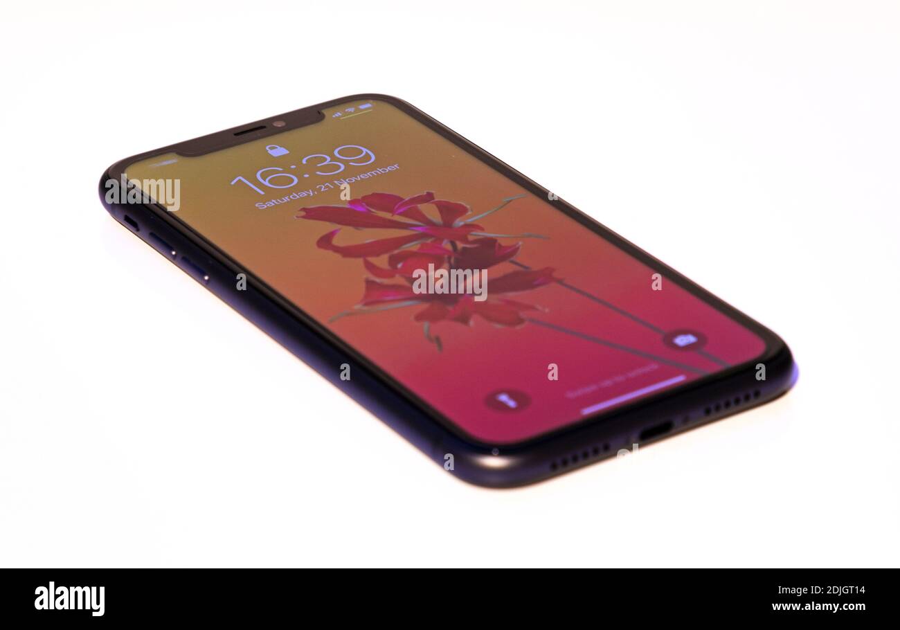 Apple iphone 11 hi-res stock photography and images - Alamy