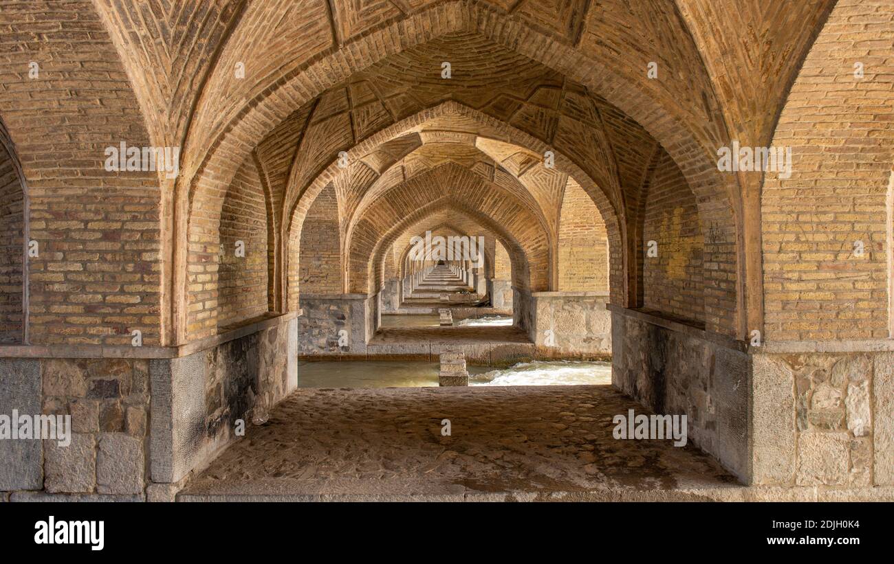 Si O Se Pol Bridge, Isfahan, Iran. Also known as The Allahverdi Khan ...