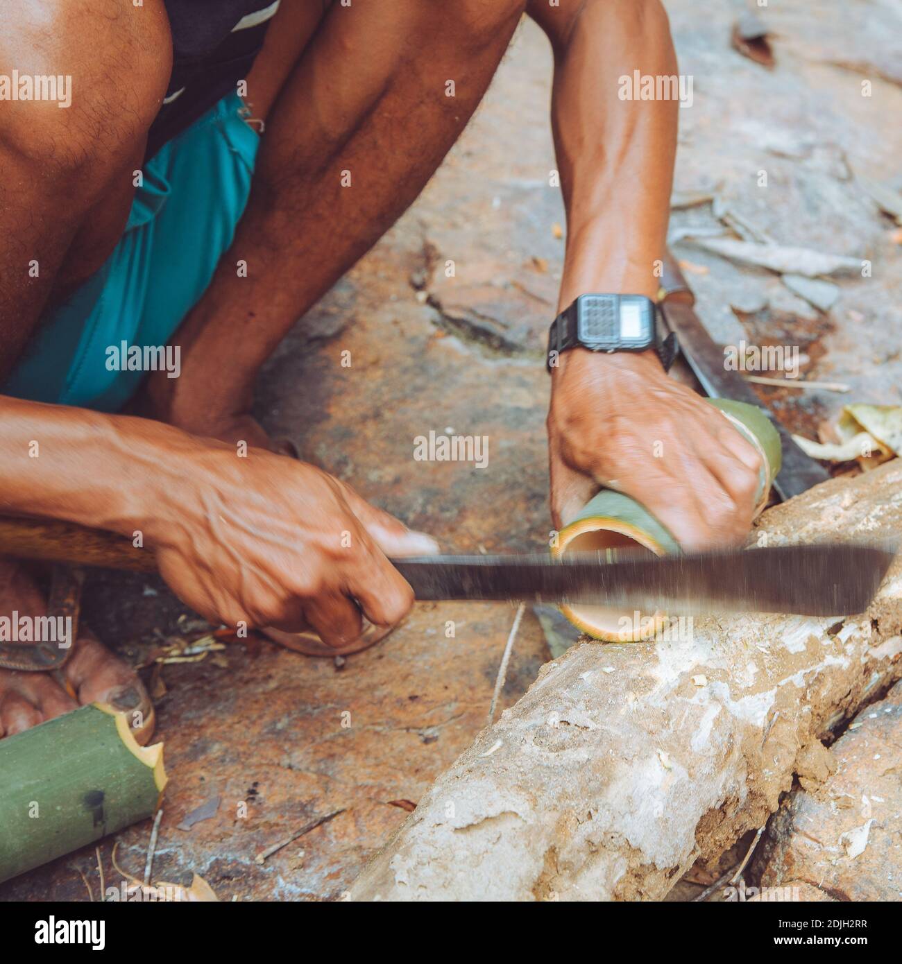 Man cutting bamboo hi-res stock photography and images - Alamy