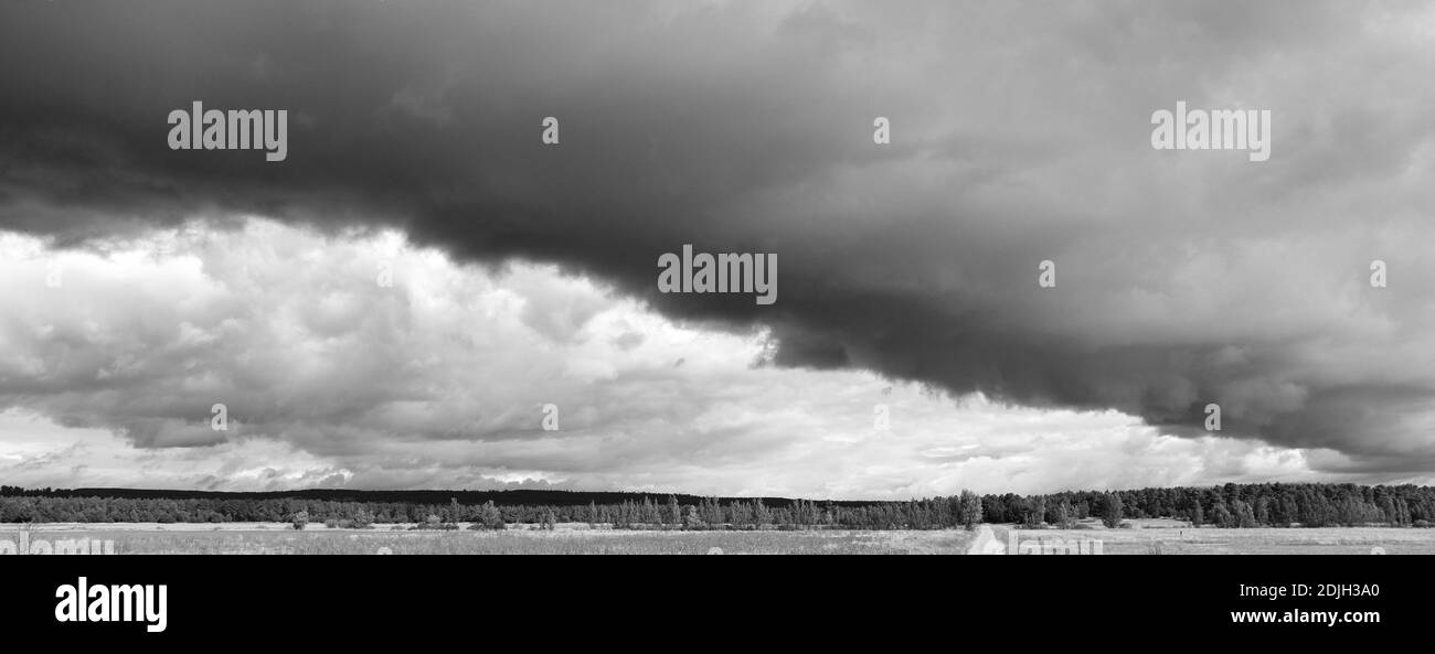 Black storm clouds hi-res stock photography and images - Alamy