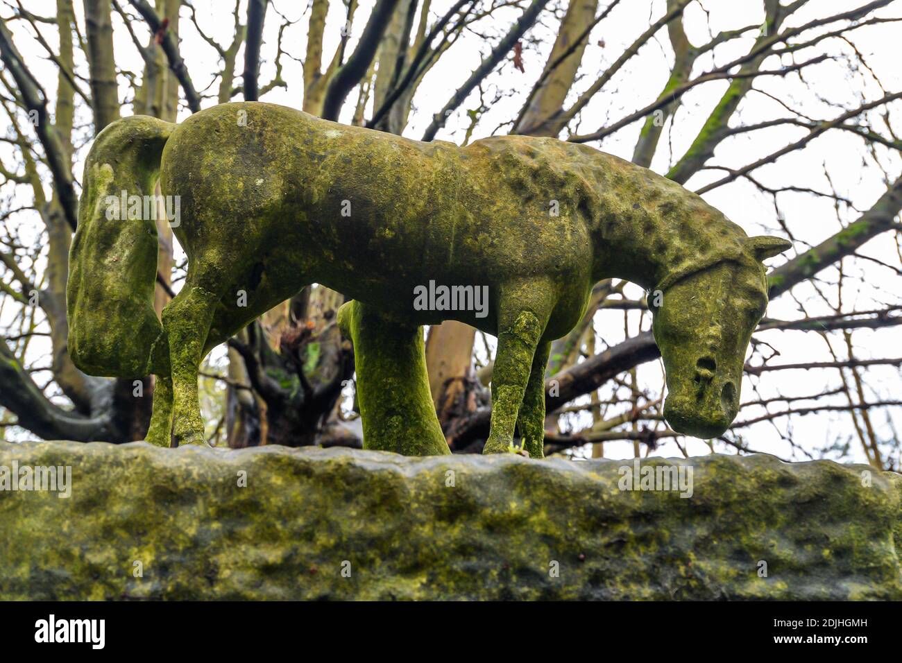 London/UK. 12.2.20. A stone horse atop a grave in the western part of ...