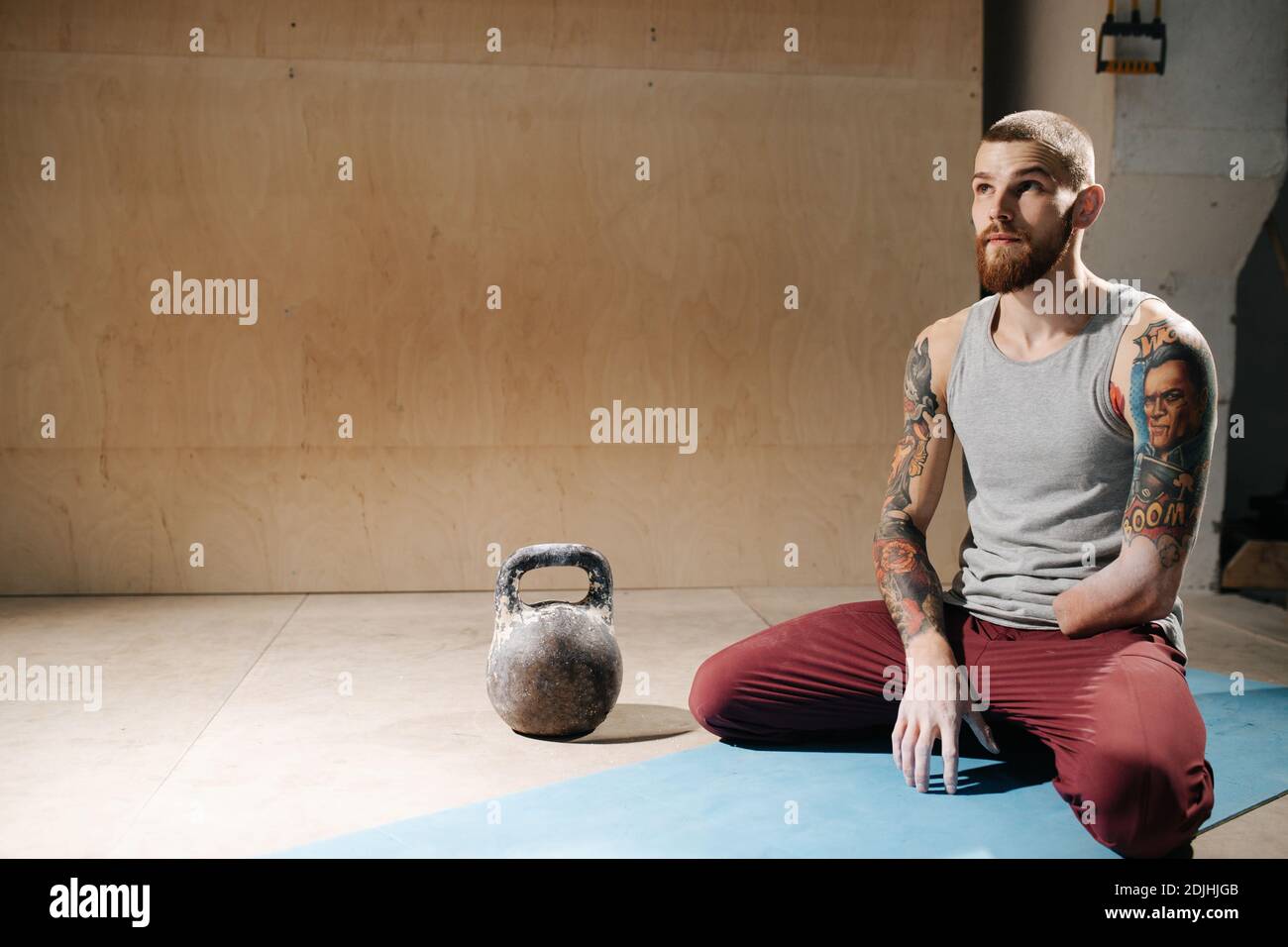 Man sitting on a mat hi-res stock photography and images - Alamy