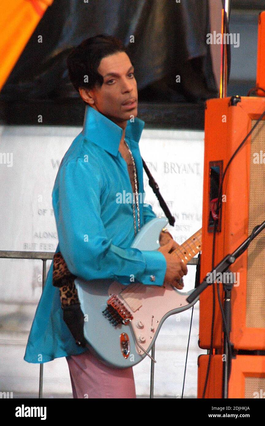 Prince concert hi-res stock photography and images - Alamy