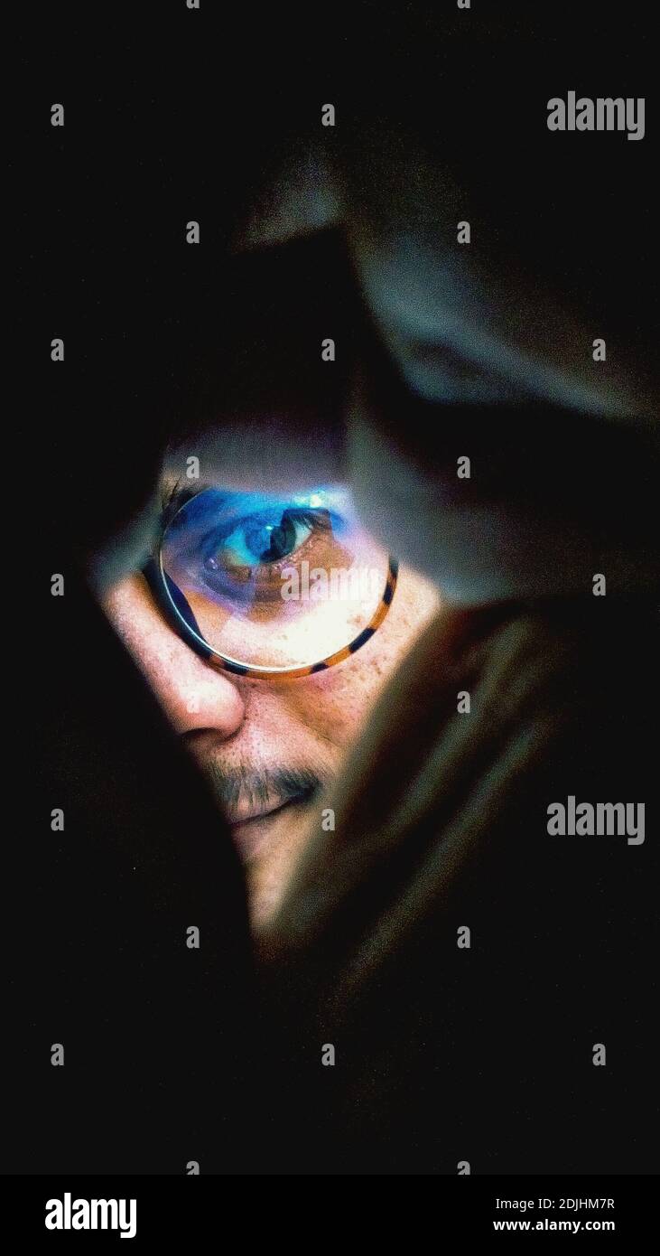 Eyeball eyeglasses hi-res stock photography and images - Alamy