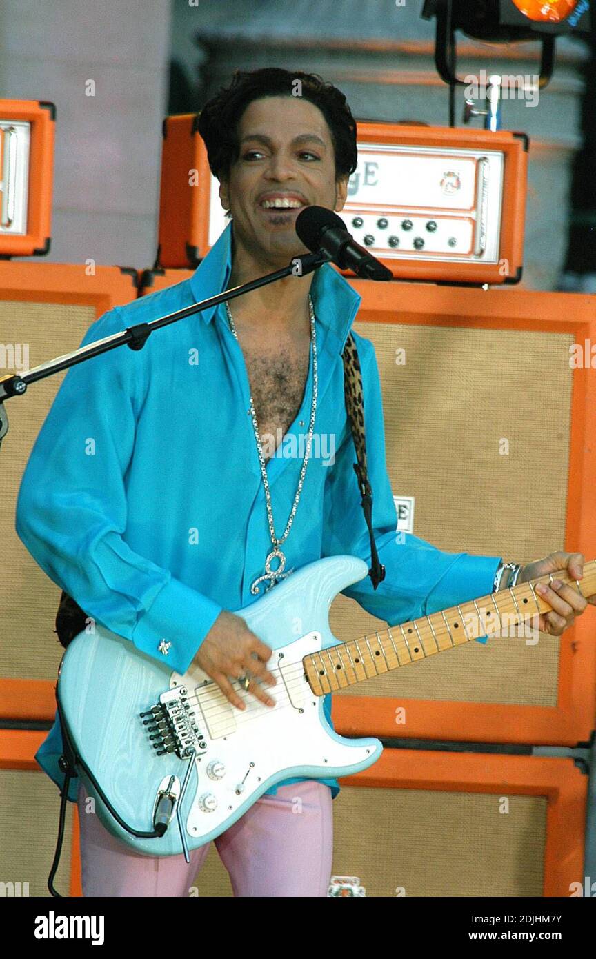 Prince concert guitar hi-res stock photography and images - Alamy
