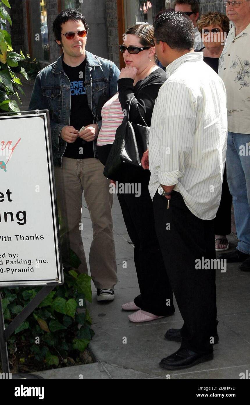 A heavily pregnant Carnie Wilson with hubby Rob Bonfiglio lunches at ...