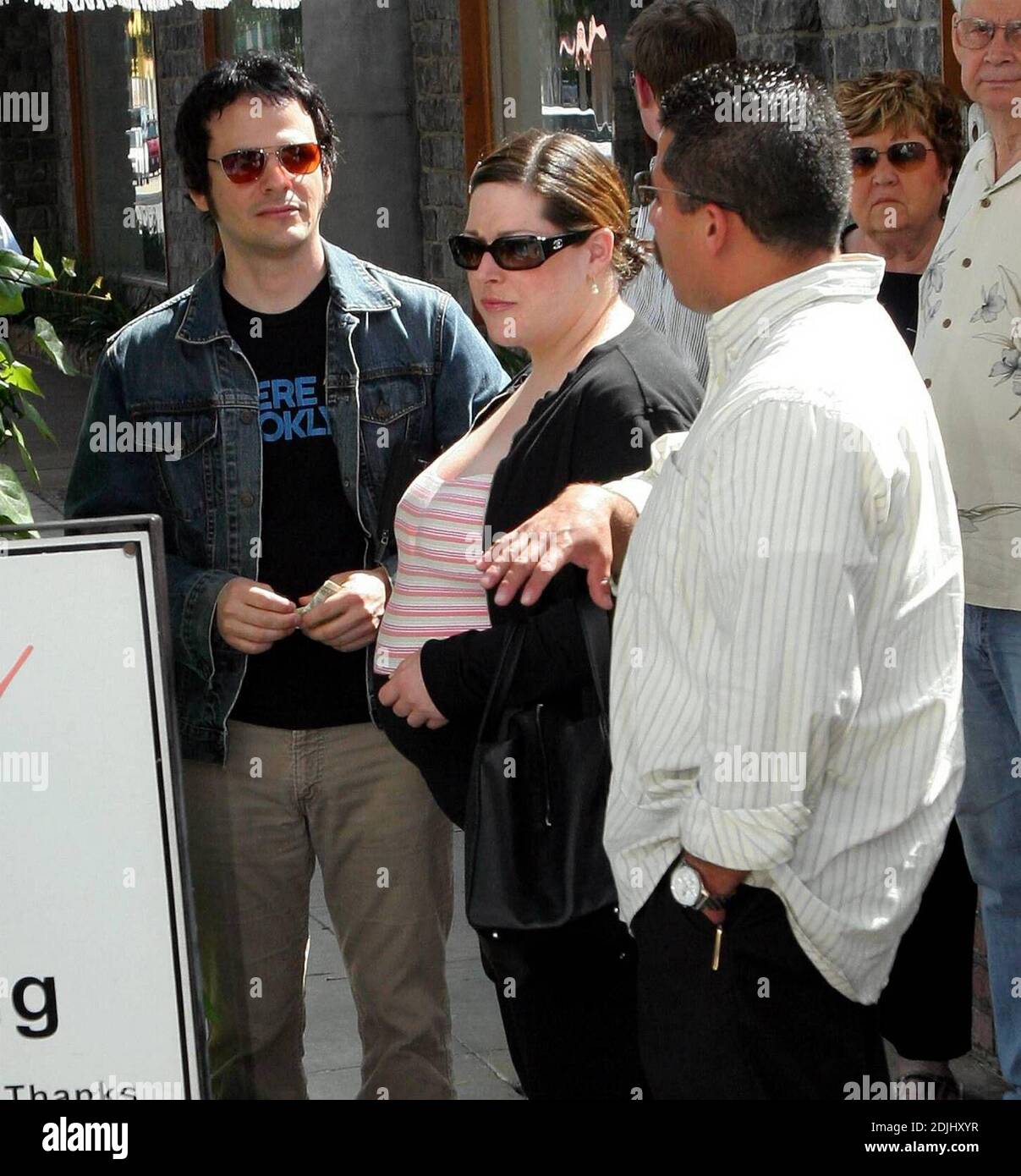 A heavily pregnant Carnie Wilson with hubby Rob Bonfiglio lunches at ...
