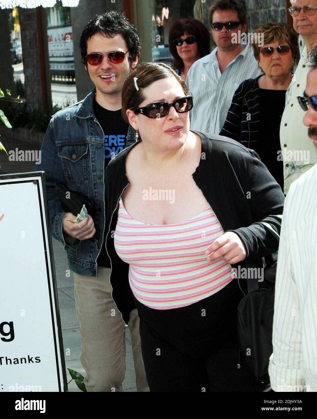 A heavily pregnant Carnie Wilson with hubby Rob Bonfiglio lunches at ...