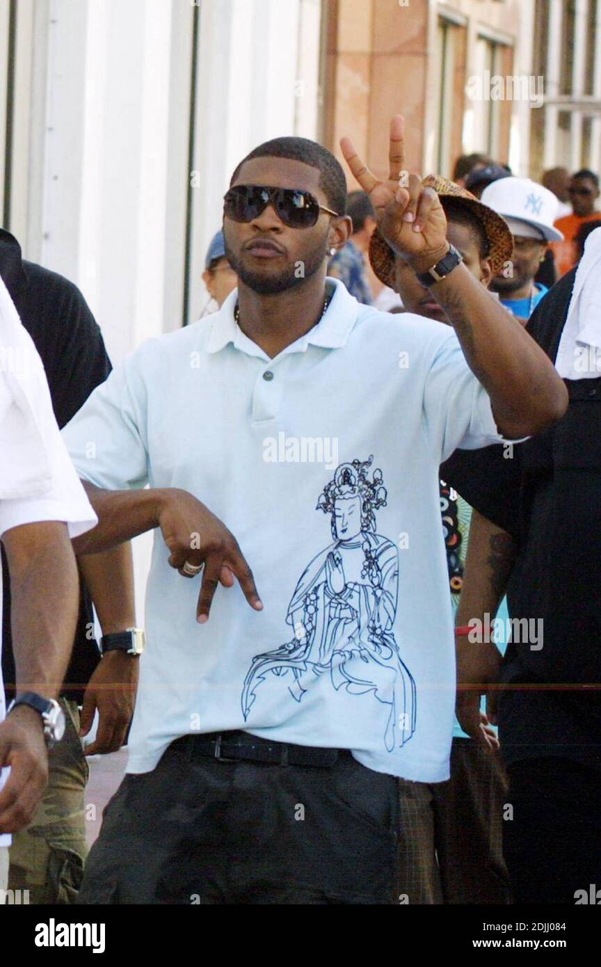 Exclusive!! Rap star Usher and younger brother James hit Miami Beach ...