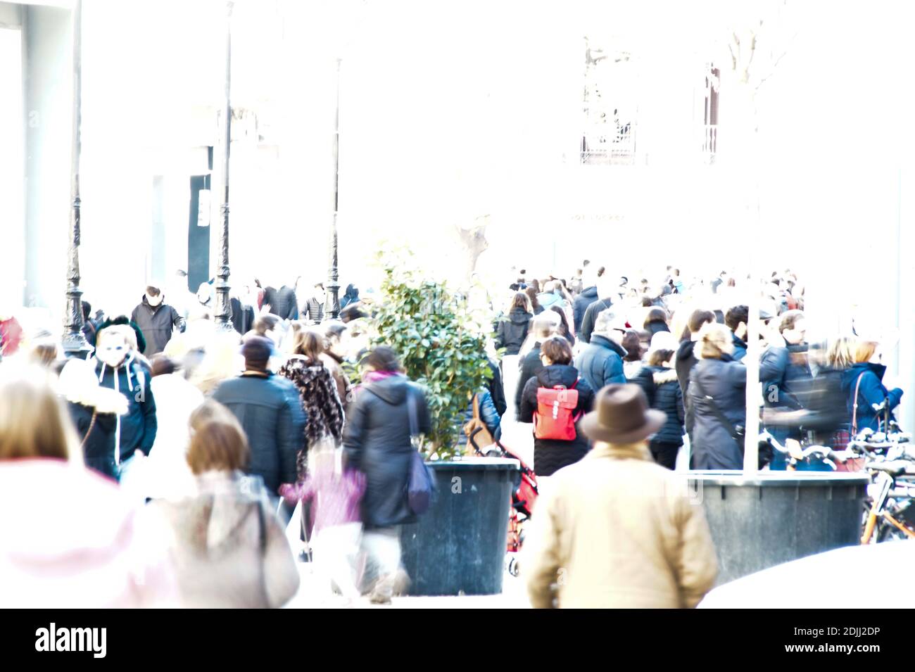 Crowded place hi-res stock photography and images - Alamy