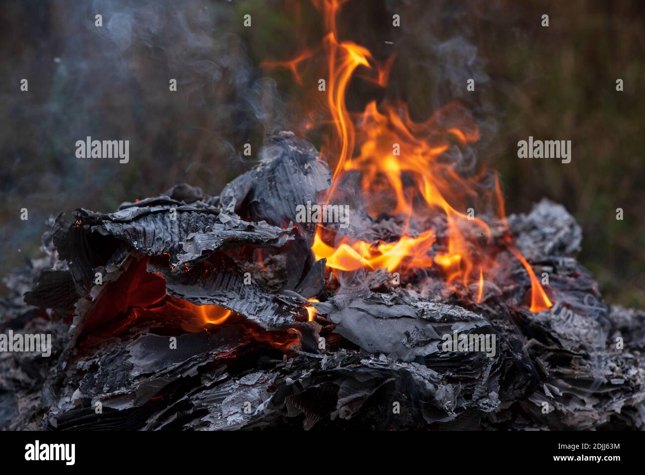 Burning pile of cardboard and waste paper Stock Photo - Alamy